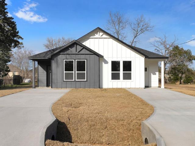 106 Runnels St, Willis, TX 77378 | MLS #36970 | Compass