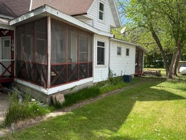 106 W 5th St, Cochrane, WI 54622
