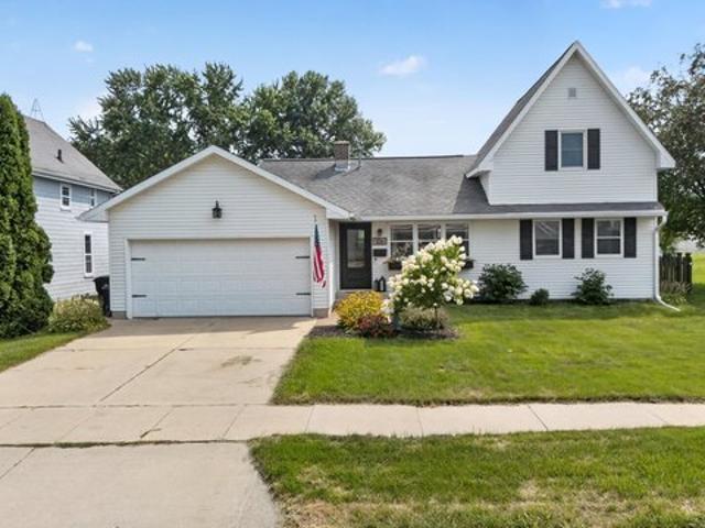 106 W 2nd St, Waunakee, WI 53597