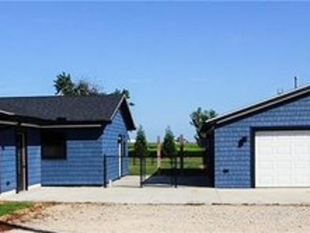 106 W Elm St, Ashmore, IL 61912