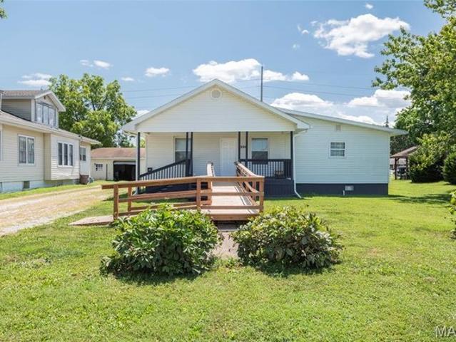 106 W Henry St, Gillespie, IL 62033