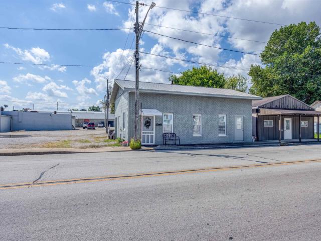 106 W Medcalf Street