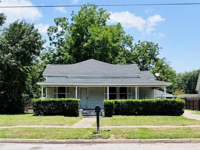 106 W Prairie Ave, Eagle Lake, TX 77434