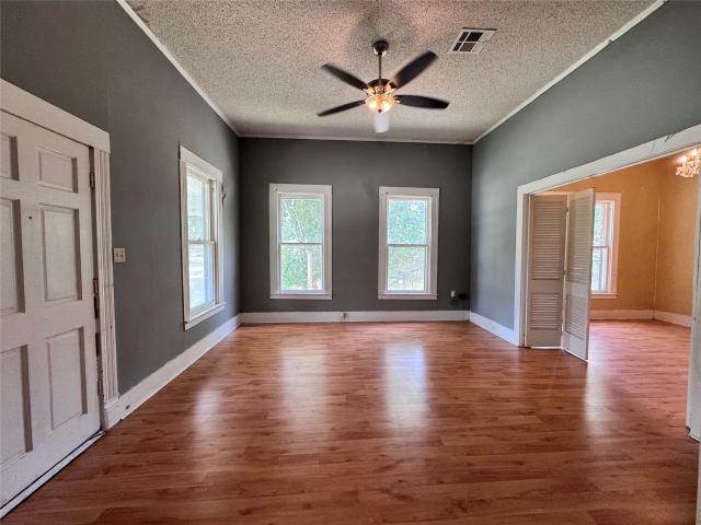 106 W Prairie Avenue