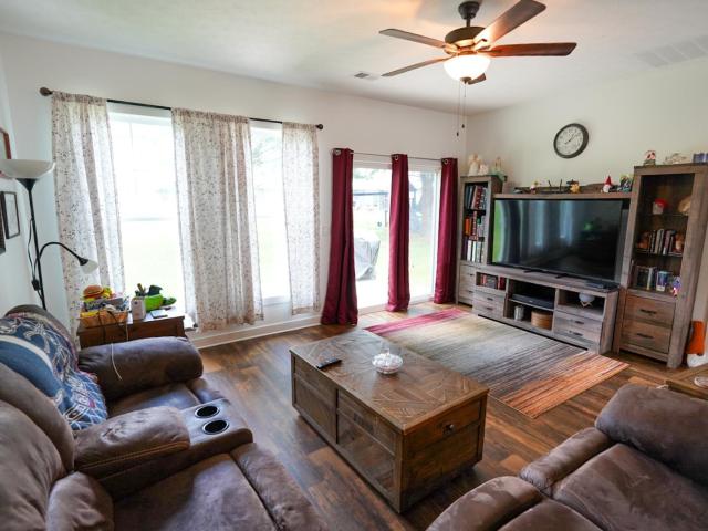 106 W Raider Court