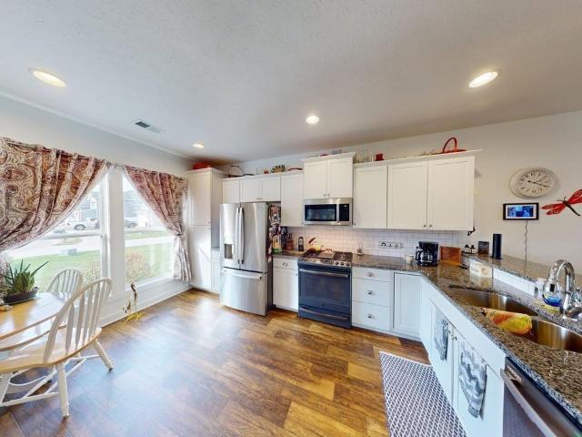 106 W Raider Court