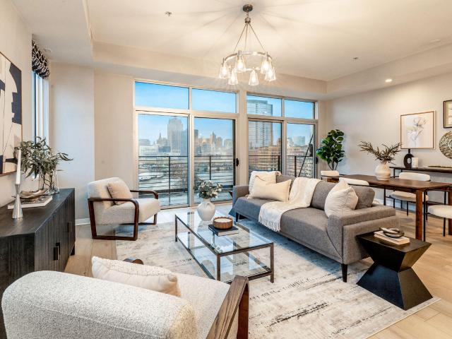 106 W Seeboth St, Unit 820