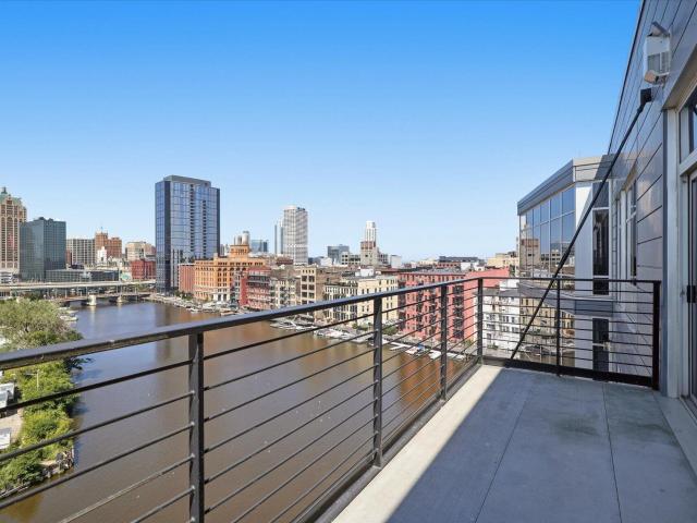 106 W Seeboth St, Unit 920