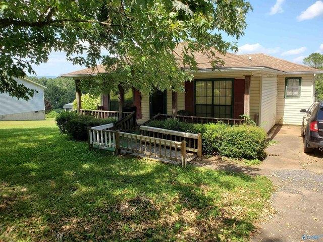 106 Woodlawn Dr, Bridgeport, AL 35740