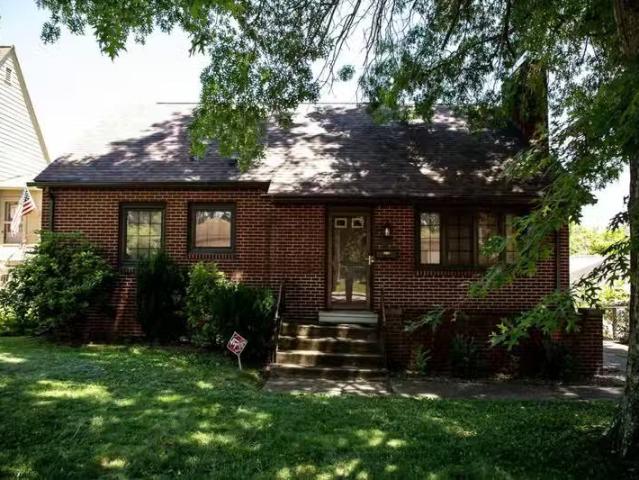 106 WAVERLY WAY, CLARKSBURG, WV 26301 Single Family Residence.