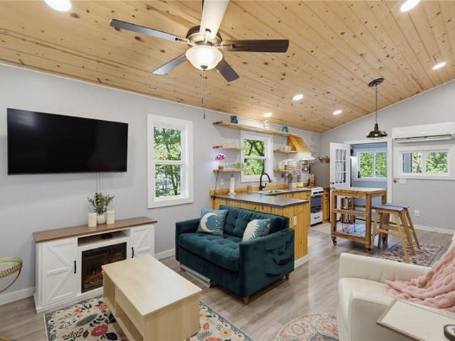 106 Washington, Eureka Springs, AR 72632