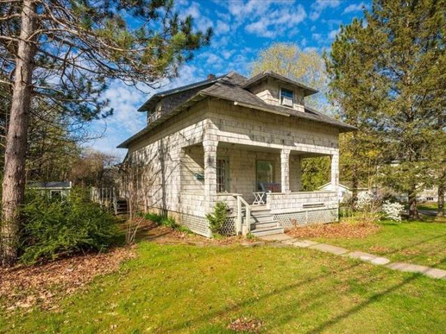 106 Washington St, Camden, ME 04843