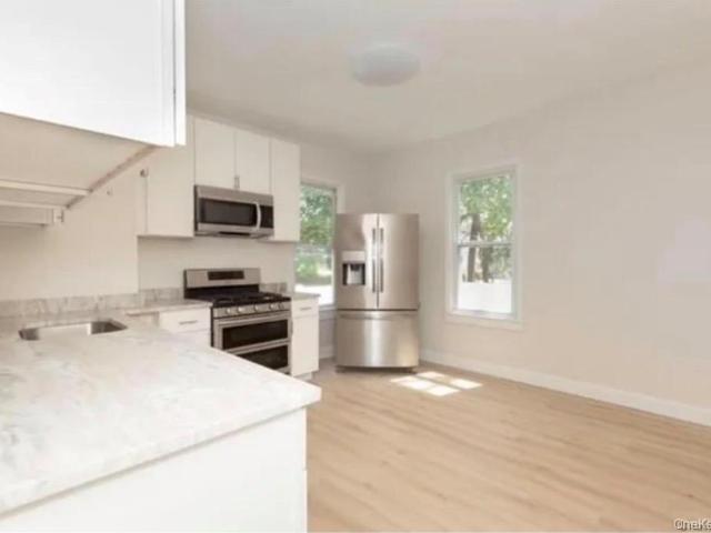 106 Winnikee Avenue 3