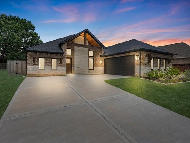 106 Wyndemere Dr, Montgomery, TX 77356