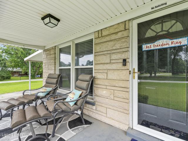 106 Wyndingbrook Dr