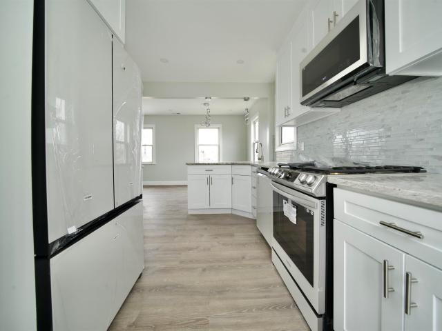 106 Toulon Ave