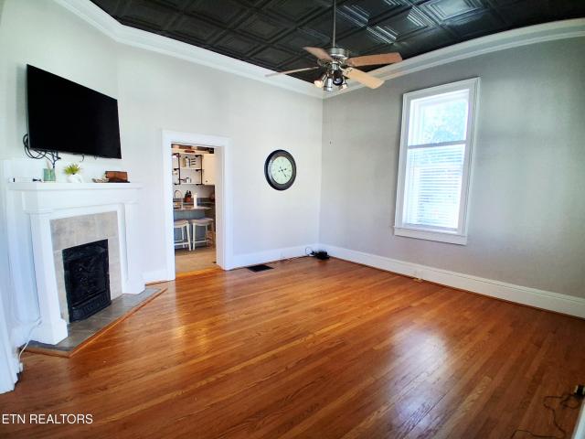 106 Villa St