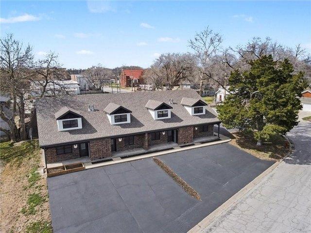 106C N Smith St, Smithville, MO 64089