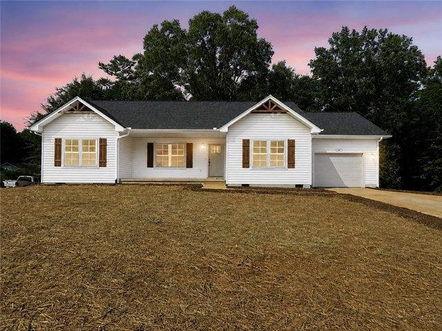 106S W South 6th St, Seneca, SC 29678