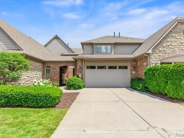 10743 Waterfall Ct, Green Oak Township, MI 48178