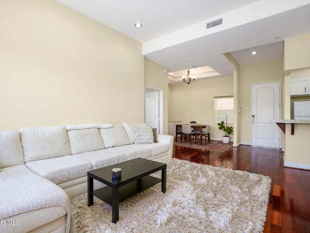 10740 Moorpark Street 304