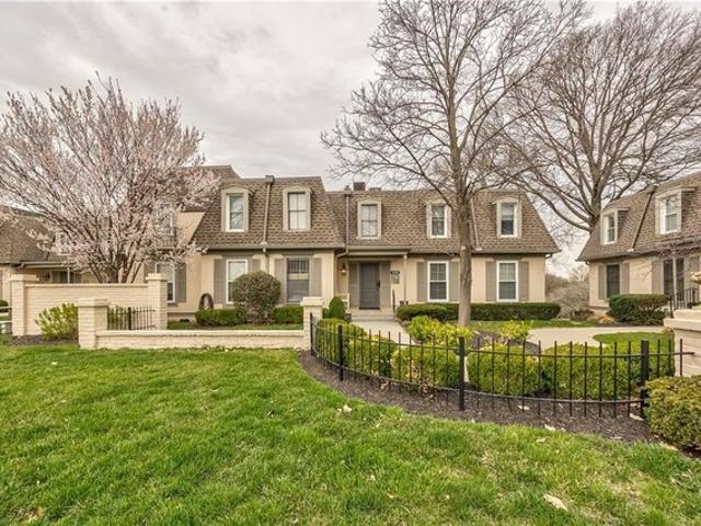 10746 Glenwood St Apt D, Overland Park, KS 66211