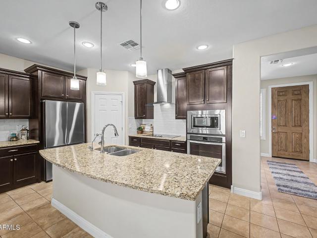 10748 W Lariat Ln, Peoria, AZ 85383 | MLS #7017 | Compass