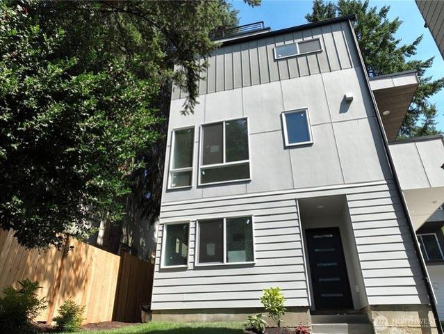 10748 Interlake Ave N, Seattle, WA 98133