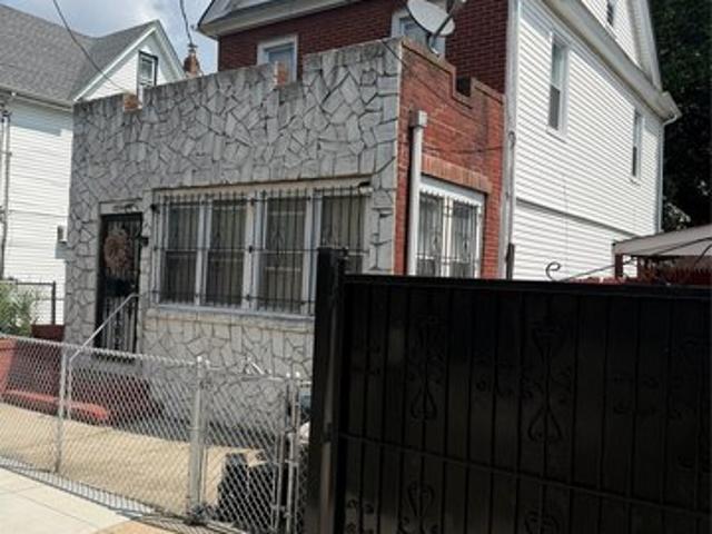 10749 th St, Jamaica, NY 11433