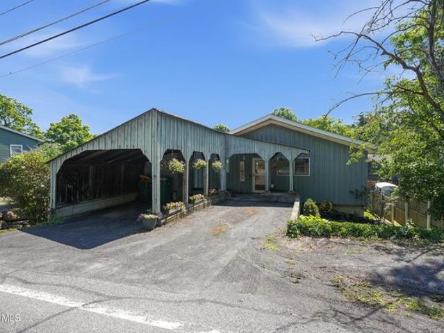 1074 Main St, Saugerties, NY 12477