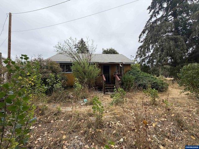 1074 N River Dr, Sweet Home, OR 97386