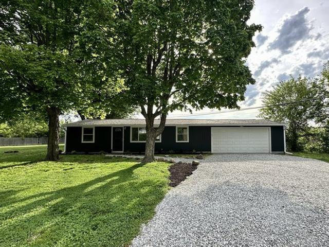1074 Center St, Martinsville, IN 46151