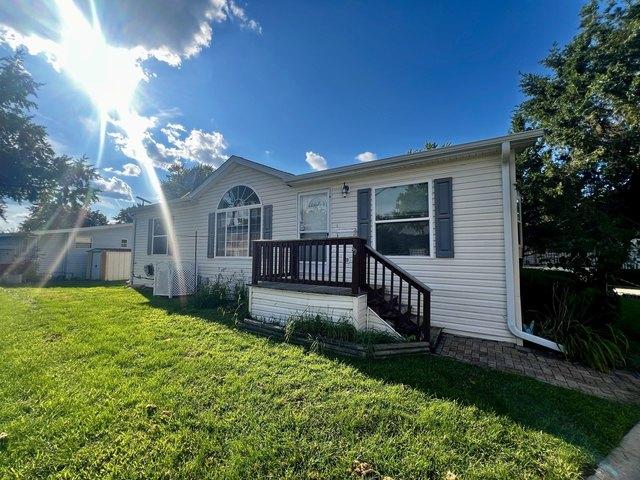 1074 Lakeview Rd, Elgin, IL 60123