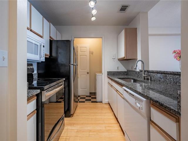 1074 Peachtree Walk NE B418