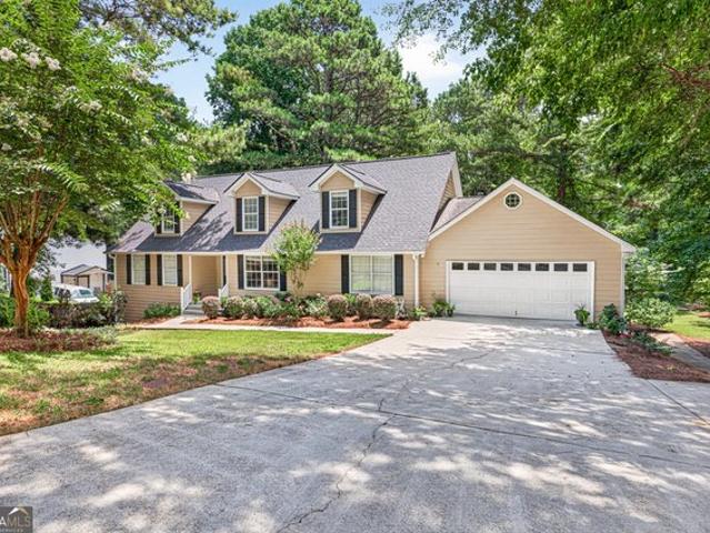 1074 Westchester Dr SW, Lilburn, GA 30047