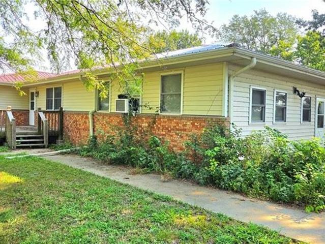 10753 Scott Rd, Pleasanton, KS 66075