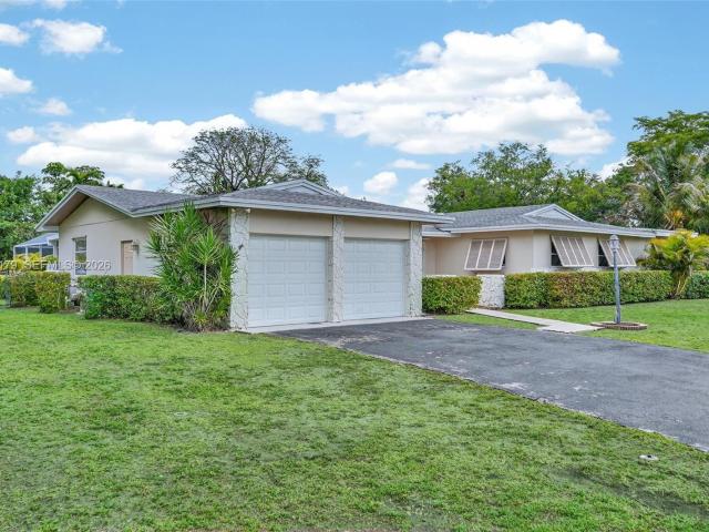 10753 SW 118th St, Miami, FL 33176 | Compass