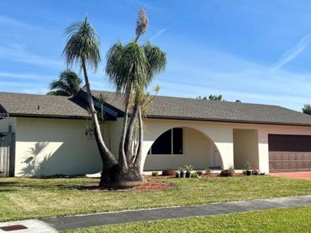 10752 165th Ter SW, Miami, FL 33157