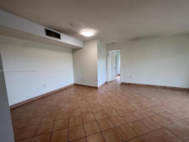 10755 108 Av SW #302, Kendall, FL 33176