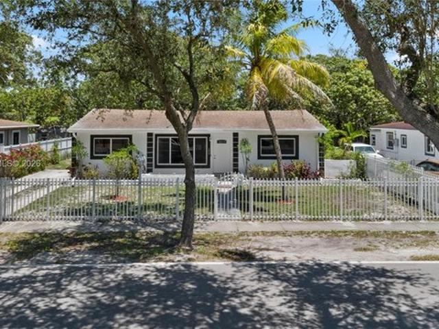 1075 NW 127th St, North Miami, FL 33168