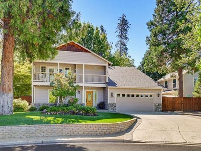 1075 Anglers Pl, Shady Cove, OR 97539