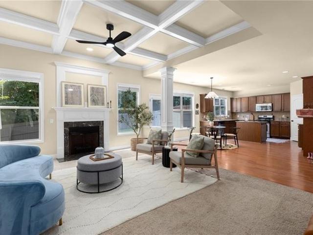 1075 Crescent Ridge Dr, Buford, GA 30518