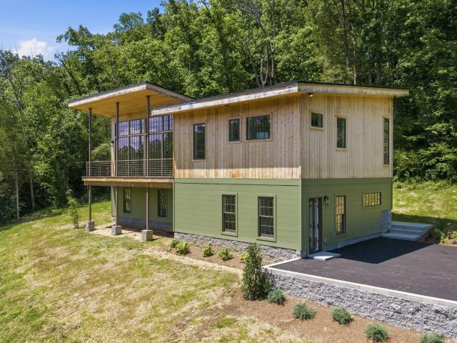 1075 Dog Creek Rd