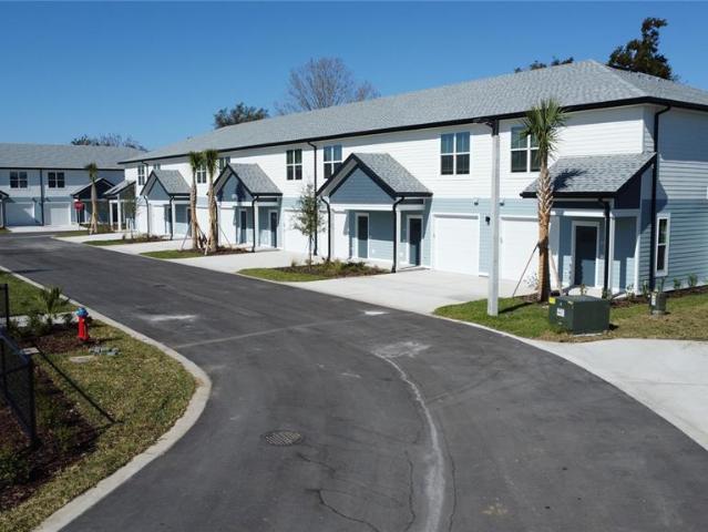 1075 E Caroline St, Tavares, FL 32778 | MLS #G5110 | Compass