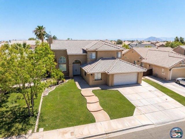 1075 Farmer Dr, El Centro, CA 92243
