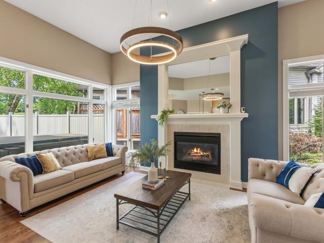 1075 Glen Oaks Drive