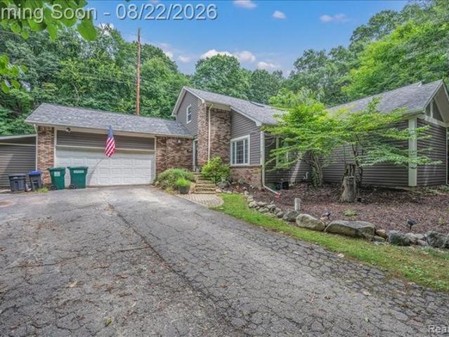 1075 Granger Rd, Ortonville, MI 48462