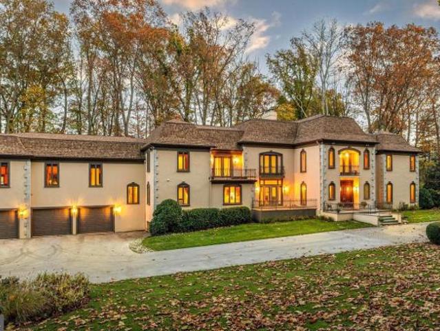 1075 Green Valley Rd, Bryn Mawr, PA 19010