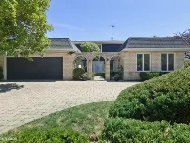 1075 Heather Road, Deerfield, IL 60015