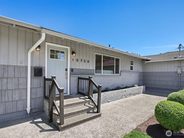 1075 th Avenue S